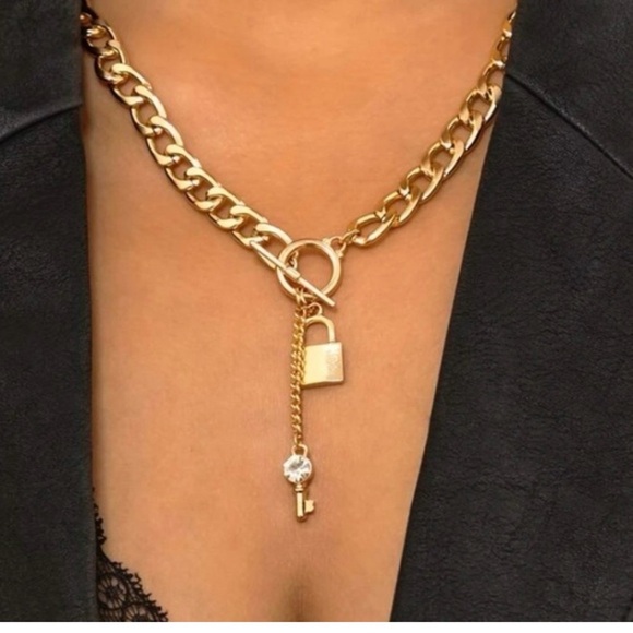 mam262 | Jewelry | Gold Chain Link And Lock Toggle Necklace | Poshmark